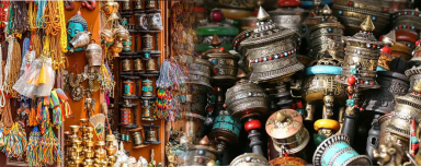 What is famous in Manali for shopping