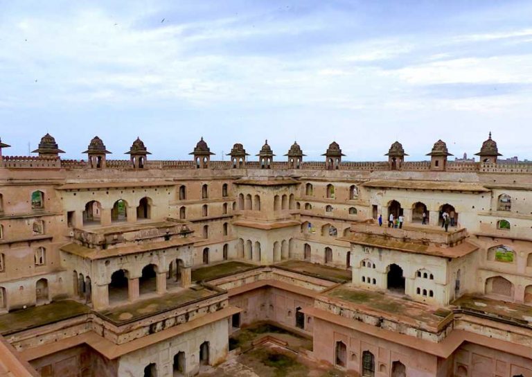 Explore the Splendid Beauty of the Orchha Fort in Madhya Pradesh